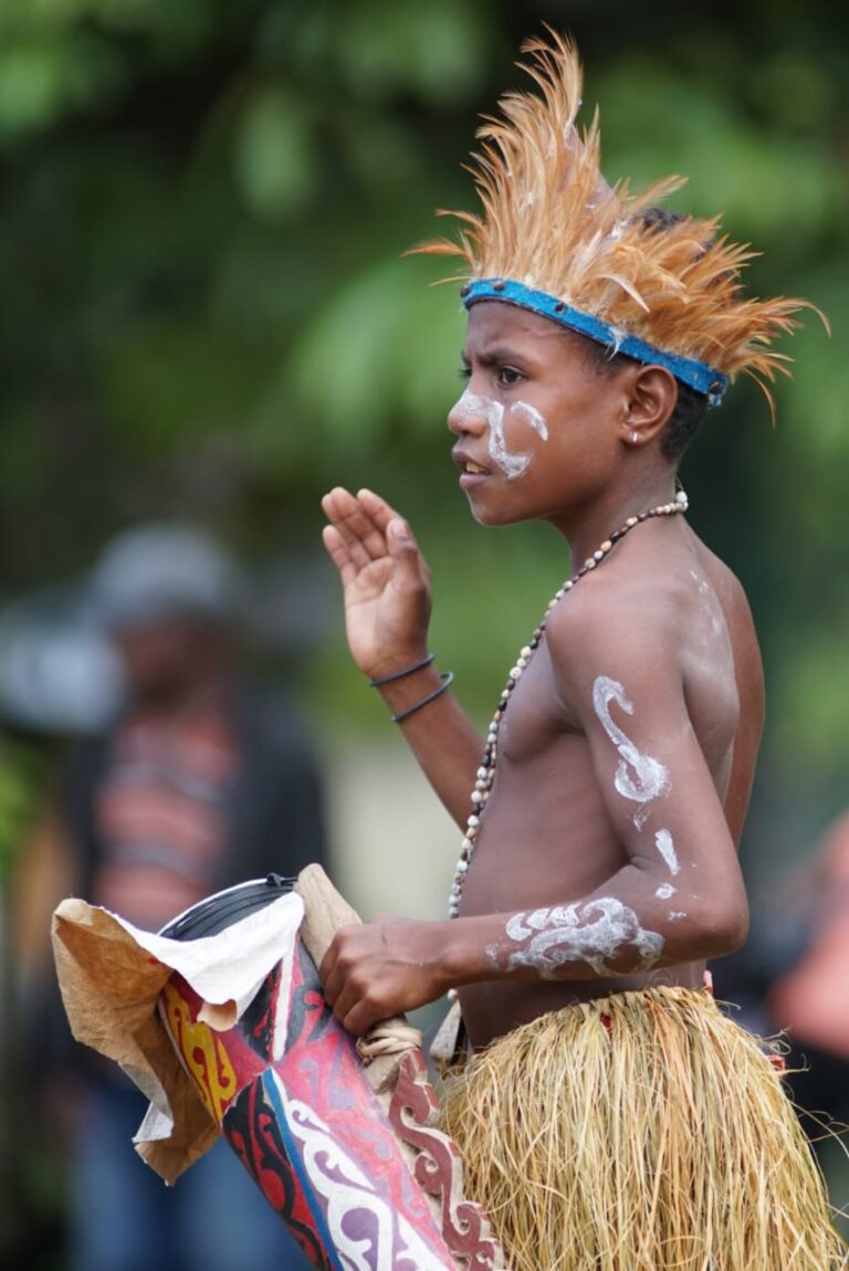 Suku Biak: Sejarah, Budaya, dan Tradisi Maritim Papua